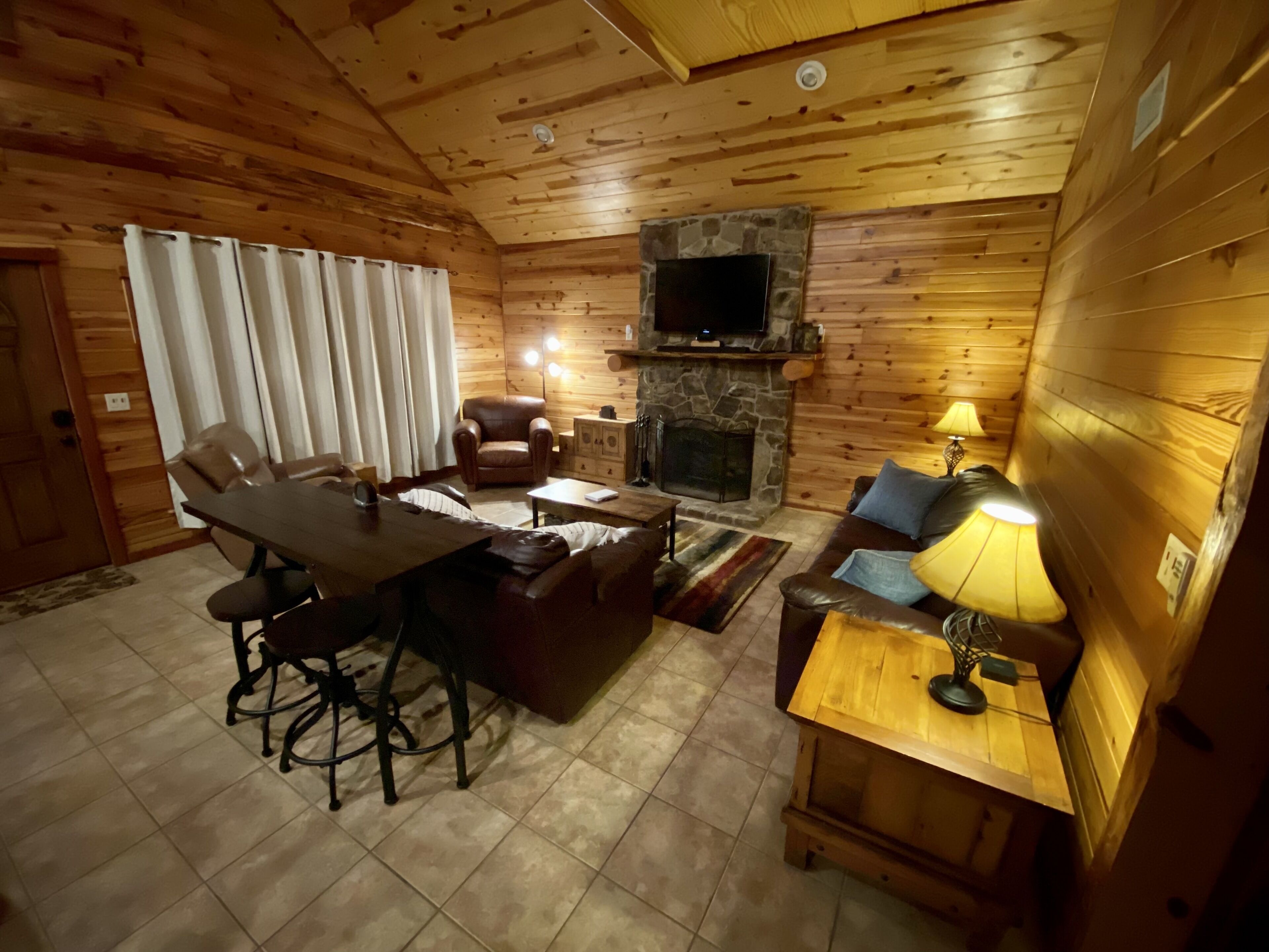 Evergreen Place Cabin - Broken Bow, OK