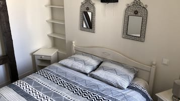 Apartamento luxo | 1 quarto, escrivaninha, cortinas blackout, ferros/tábuas de passar roupa