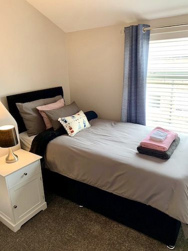 Durham House - Fantastic Location & Great Price. - Scarborough