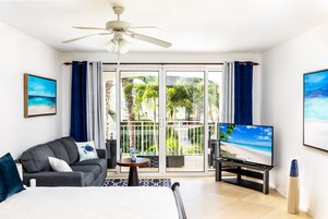 Apartamento Standard | Sala de estar | Smart TV 