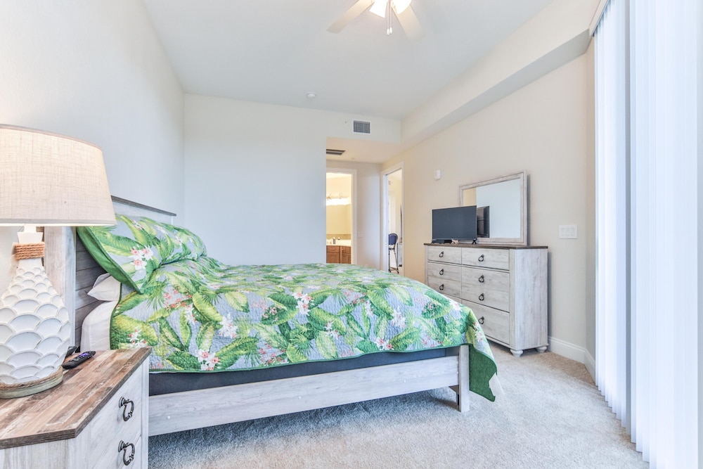 Riverwalk Penthouse With Riverviews - New Smyrna Beach, FL