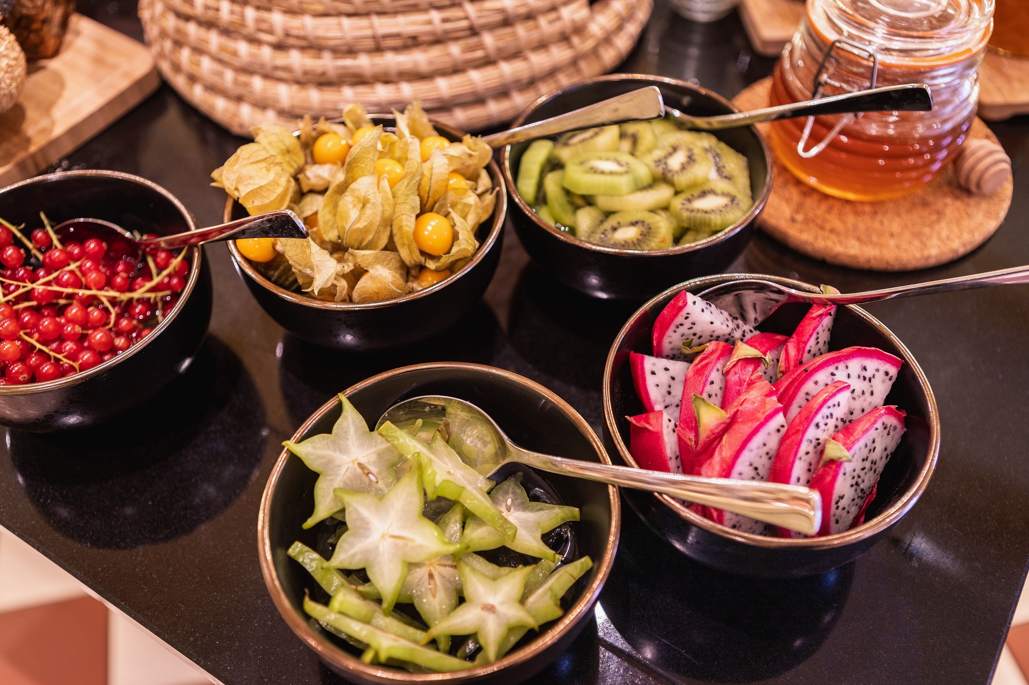 Pequeno-almoço tipo buffet diário mediante uma taxa 
