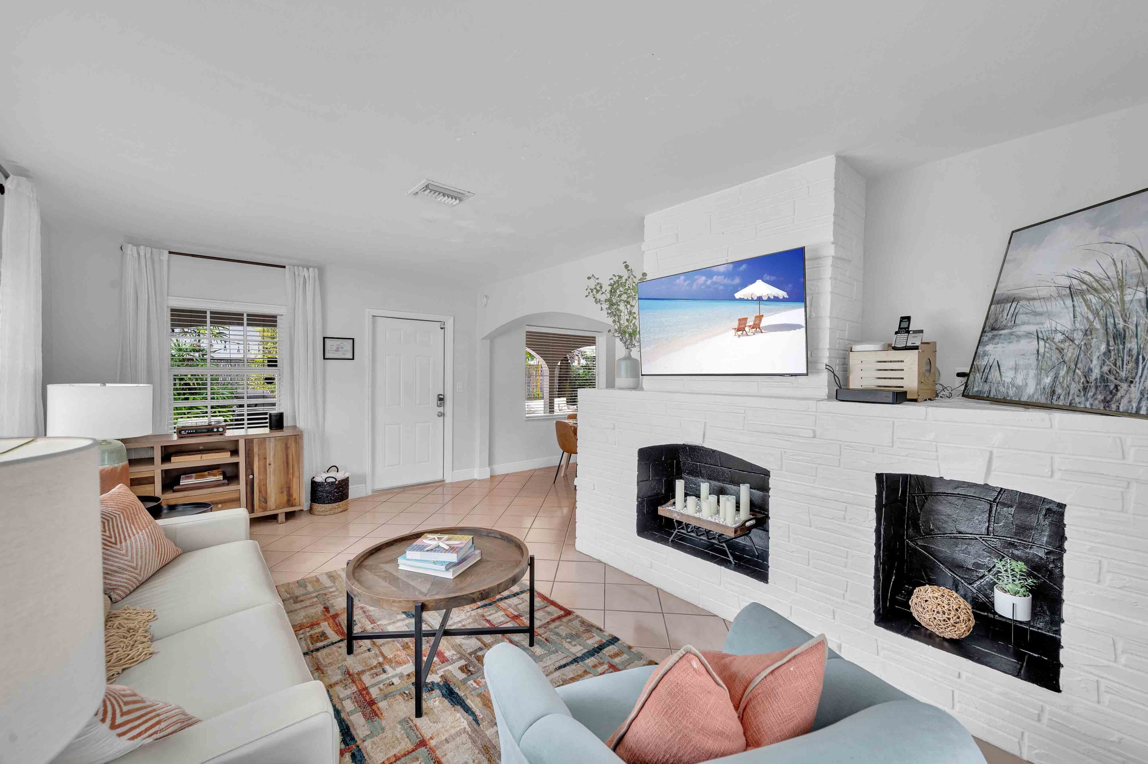 Walk To Beach / Two Cottages / Swimming Pool / Hot Tub / Surf And Sand / Resldences - Pompano Beach, FL