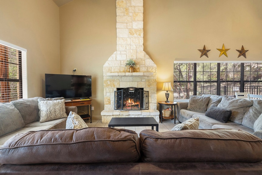 Los Encinos @ Frio River Vacation Rentals-freshly Renovated Home With A Pool - Texas