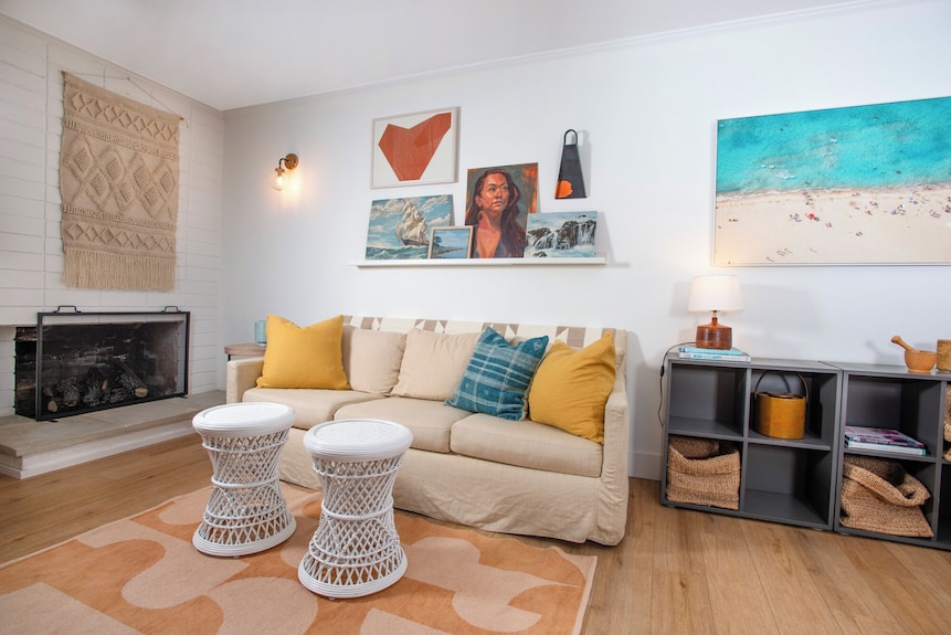 Gorgeous Casual And Comfortable Modern Home. Perfect Location Just Steps To Sand - Newport Beach, CA