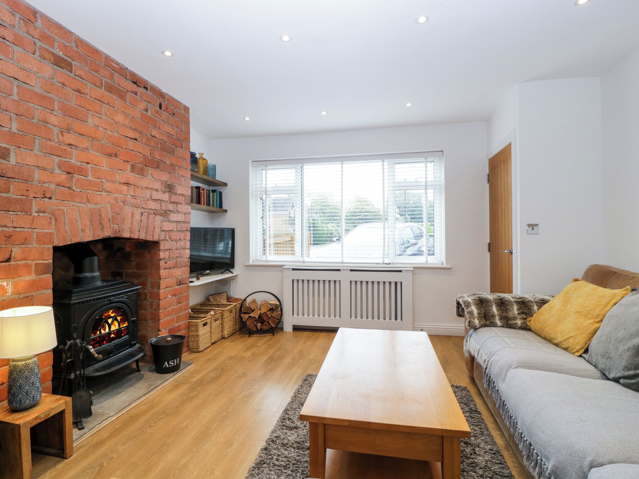 17 Sands Close, Pet Friendly, With Open Fire In Broadway - Broadway