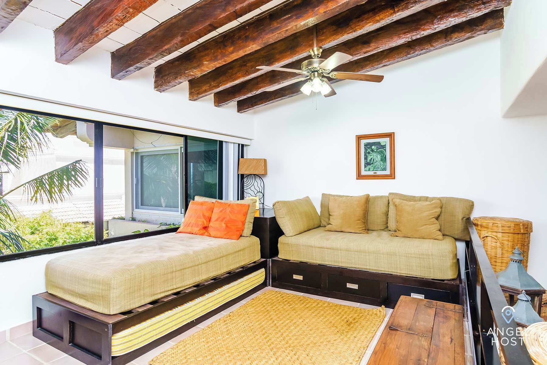 Oceanside Beach House, Pool & Short Walk To Beach - Cancún