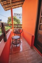Quarto casal superior, 1 cama de casal | Varanda coberta