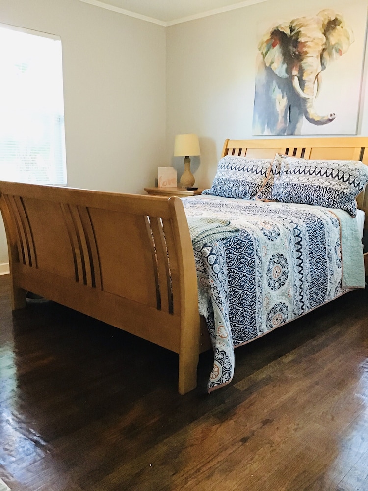 Bed & Breakfast At Tiffany's 3 Bedrooms/ 2 Bathrooms/1movie Room - Charleston, SC