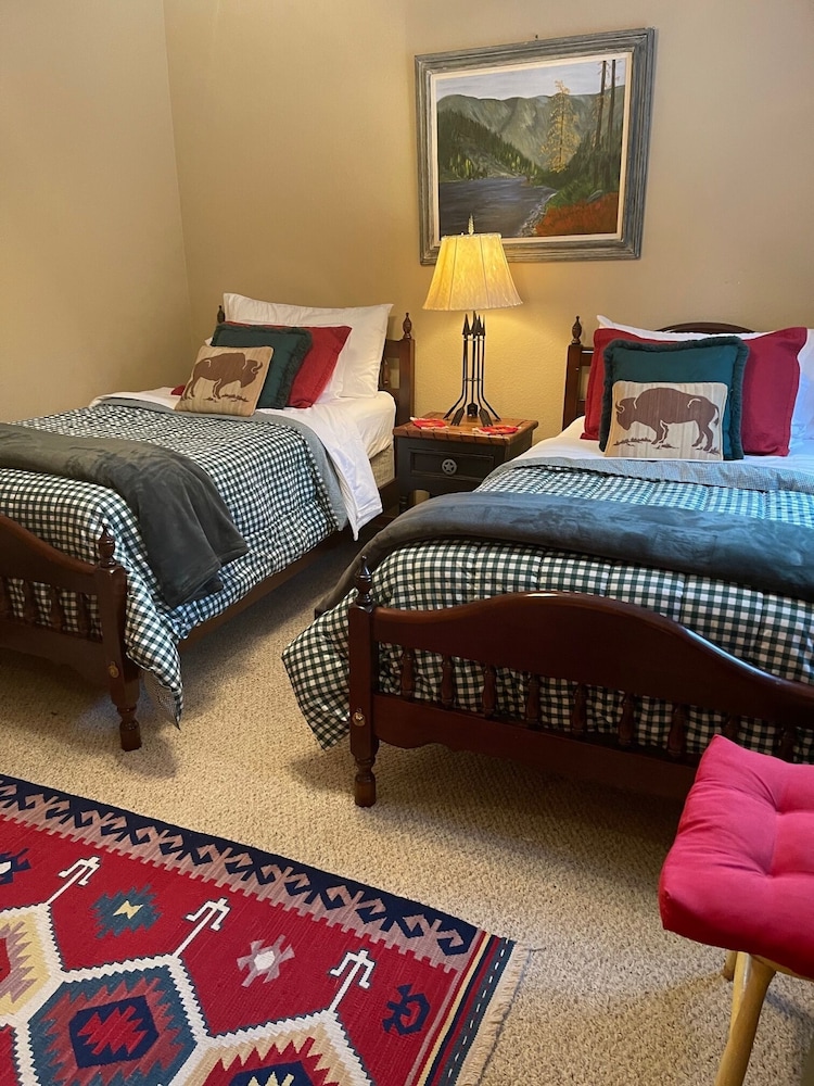 Nestled In The Pines On 2 Acres, Secluded, Close-to-nature House. Pet-friendly! - Angel Fire, NM