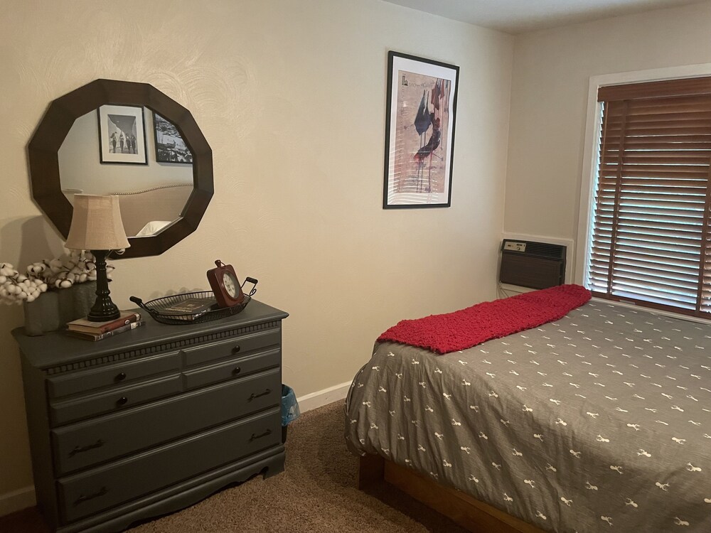 Get Cozy For The Winter In This 3 Floor, 4 Bedroom Rustic Ski Home - Seven Springs, PA