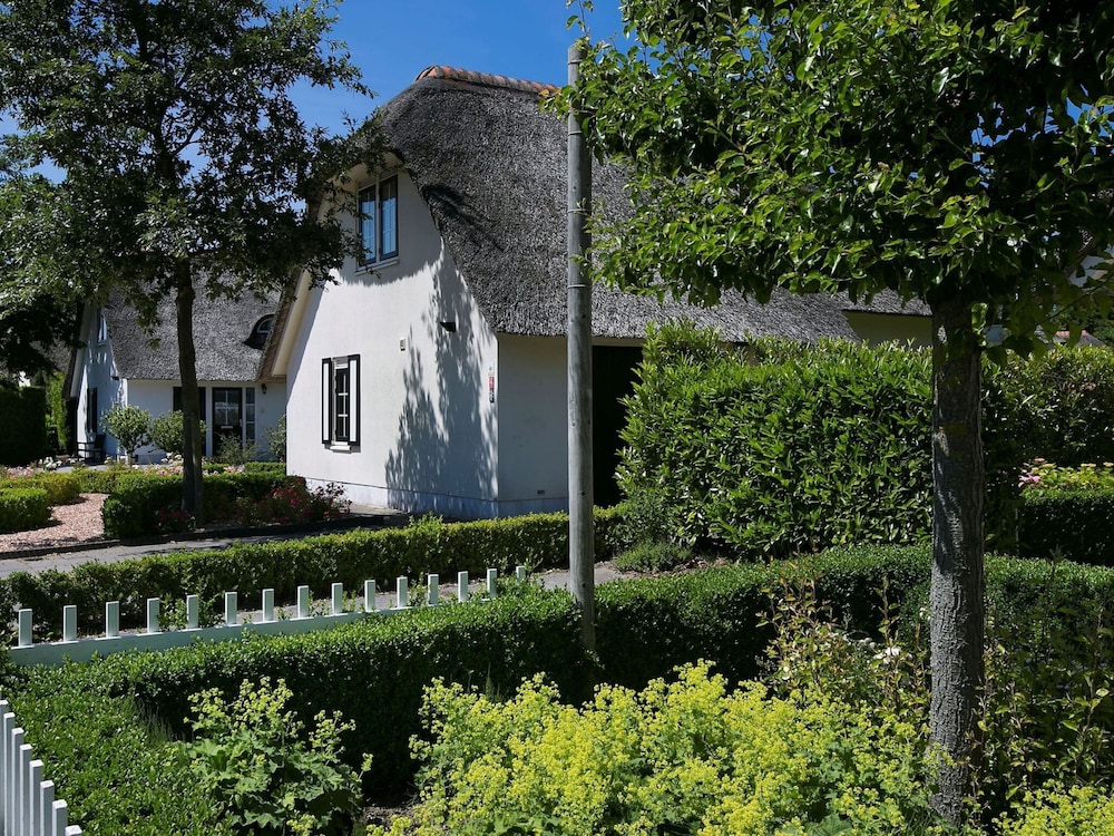 Tatched Villa With Dishwasher, 1 Km From The Beach - Kamperland