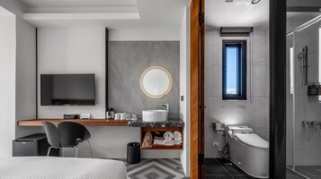 Quarto quádruplo superior | Escrivaninha, quartos à prova de som, Wi-Fi de cortesia, roupa de cama