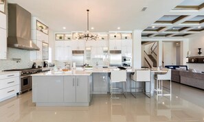 Micro-ondas, fogão, cooktop, lava-louças