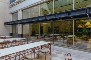 Pequeno-almoço tipo buffet diário incluído