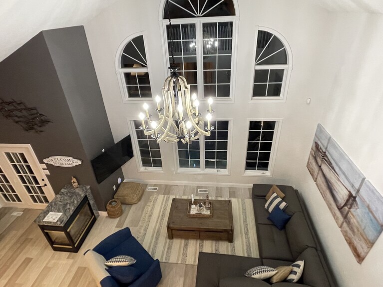 Beautiful Lake Front 5 Bedrooms , 3 Full Baths Fully Renovated On Lake Simcoe - Georgina