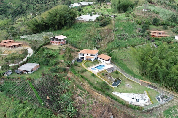 Amazing 5 Bdrm Villa With View Of Piedra El Peñol - コロンビア
