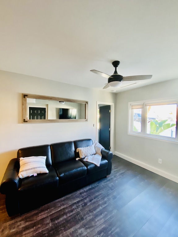 New!!! Adorable 1 Bedroom Suite W/private Entrance - California