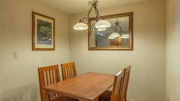 Apartamento em Condomínio Fechado, 1 quarto | Restaurantes