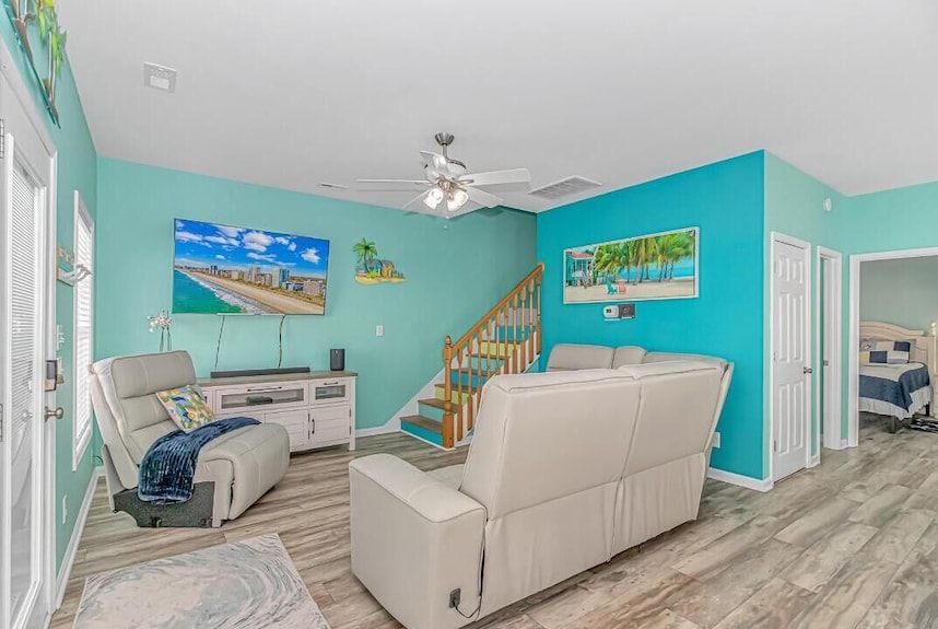 Coconut Treehouse, 5 Bed\/3.5 Bath, 1 Minute Walk To Beach, Holiday Inn Section - Surfside Beach, SC
