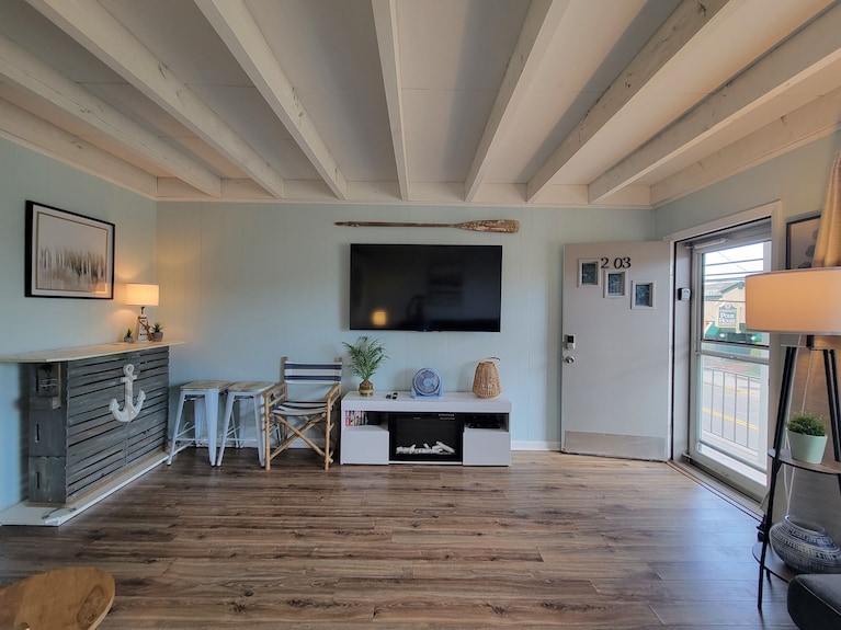 Best 1 Bedroom In Sic! 1 Block To The Beach.. A+ Location .. Walk To Everything! - Sea Isle City, NJ