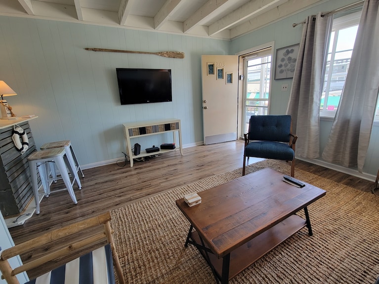 Best 1 Bedroom In Sic! 1 Block To The Beach.. A+ Location .. Walk To Everything! - Sea Isle City, NJ