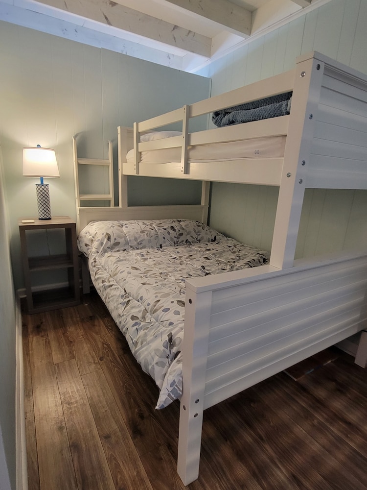Best 1 Bedroom In Sic! 1 Block To The Beach.. A+ Location .. Walk To Everything! - Sea Isle City, NJ