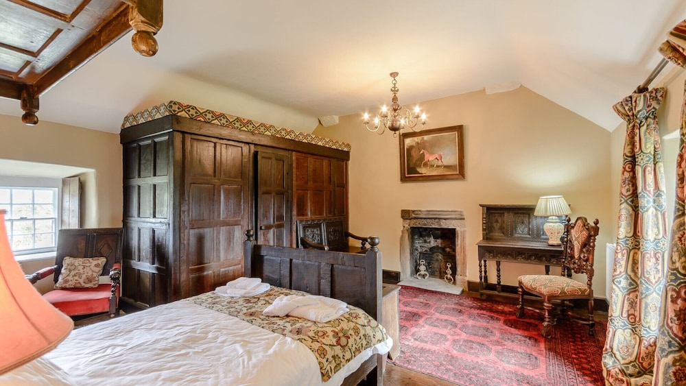 Elton House - Four Bedroom House, Sleeps 10 - Bakewell