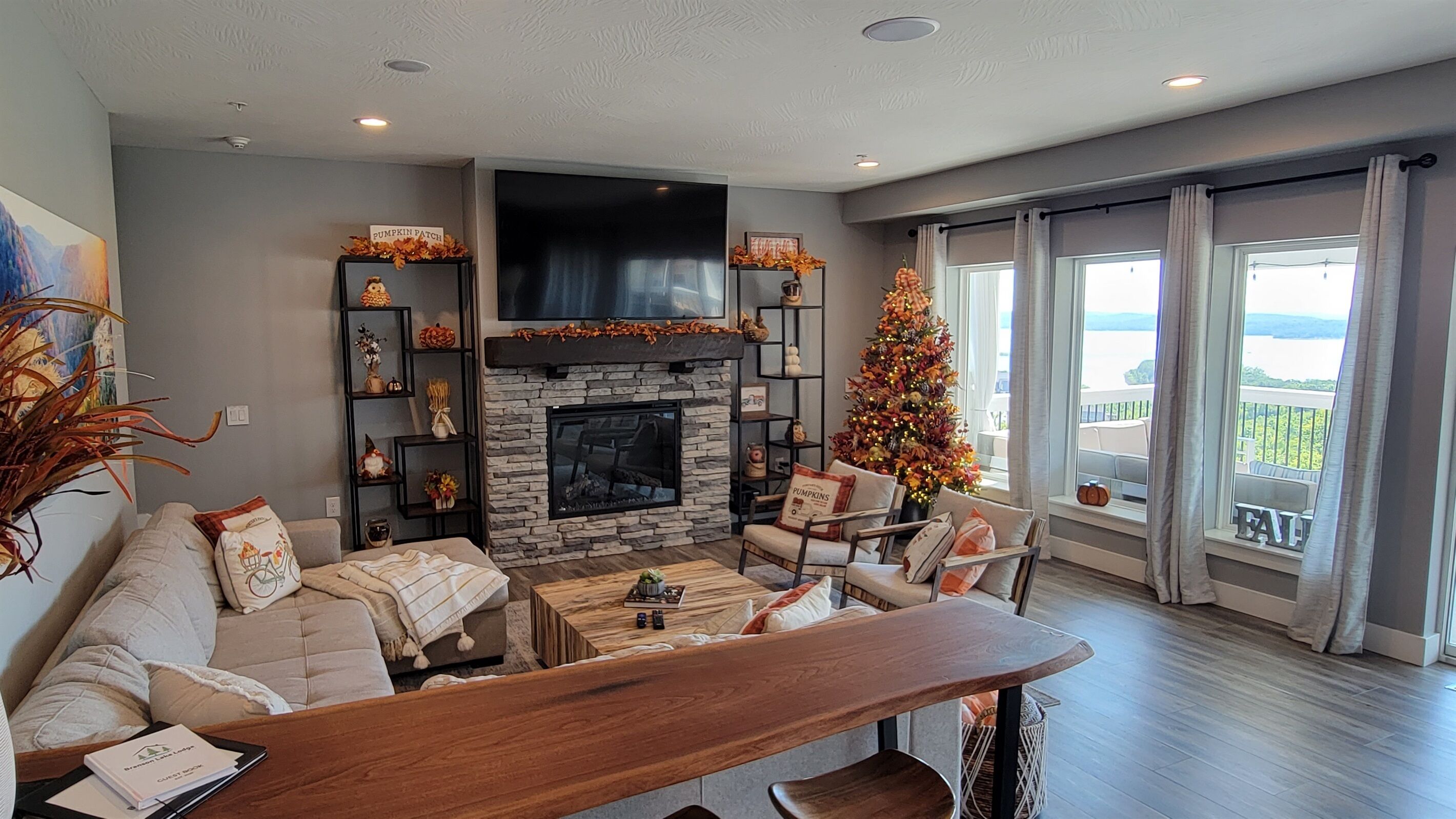 Large-group Retreat W/hot Tub, 2 Kitchens, Grill - United States