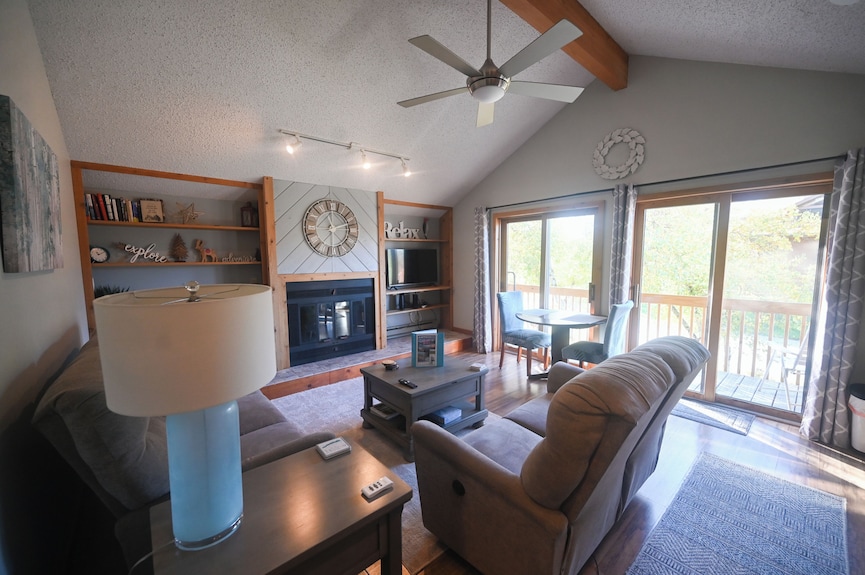 Shanty Creek/ Schuss Close To Lakes Boat Parking. Golf Course Sleeps 2 Adults. - Michigan
