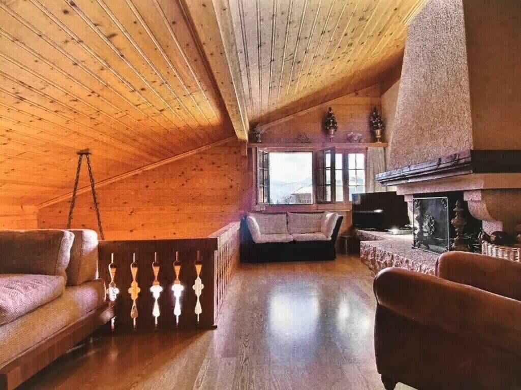Warm Timbers Flat With Generous Living Area - Saanen