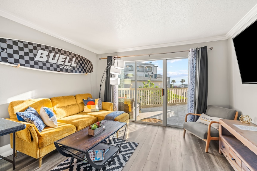 Beach Condo By 61st Fishing St Pier Clean, Loved & Steps To Beach, Heated Pool - Tiki Island, TX