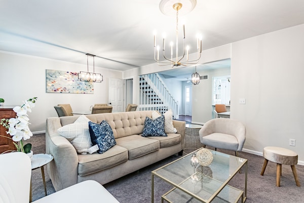 5br Golden Beauty Close To North Hills!! - Raleigh, NC