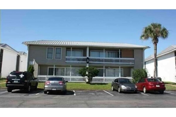 ** Modern Bliss ** - Destin, FL
