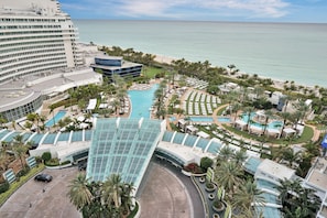 Large Ocean View 1BR/2BA in Fontainebleau Reviews, Deals & Photos 2026 ...