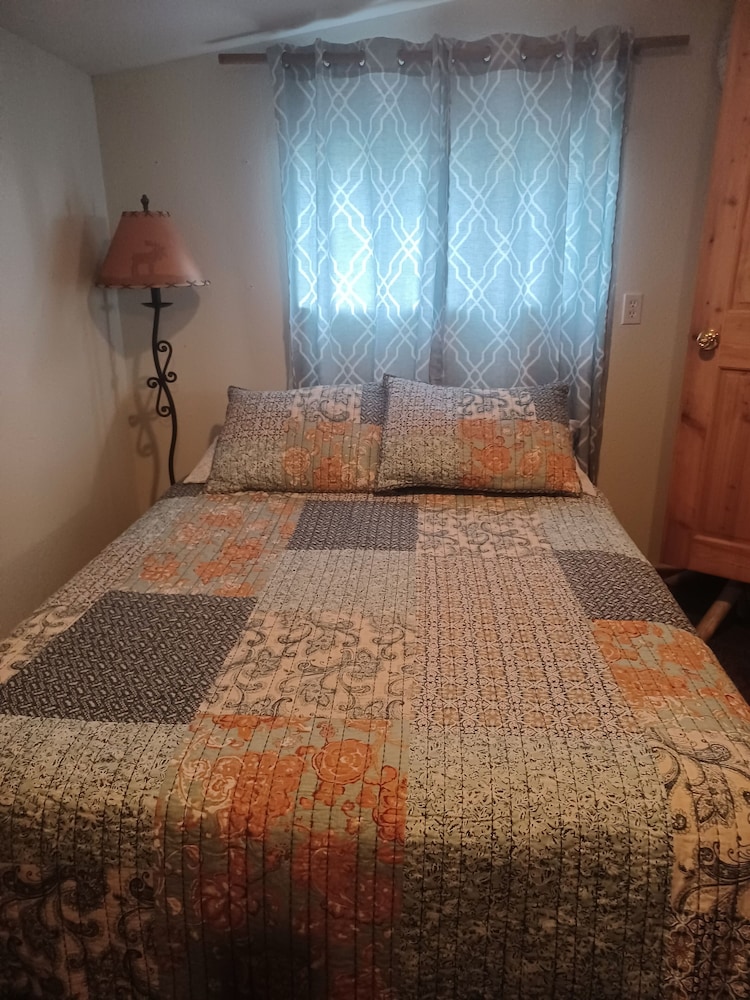 Cozy Cabin. Private And Unique! Close To Gnp And Airport. - Columbia Falls, MT