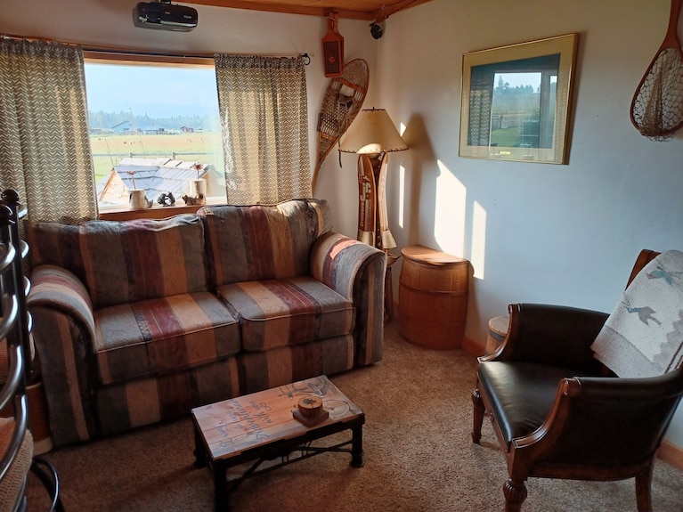 Cozy Cabin. Private And Unique! Close To Gnp And Airport. - Montana