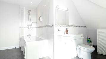 Apartamento luxo, banheiro privativo, vista para a cidade (2 bed 2 bath penthouse) | Banheiro