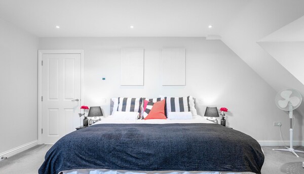 Garland Penthouse - Redhill