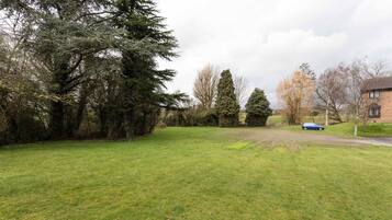 Apartamento luxo, suíte, vista para o jardim (2 bed 1 bath apartment) | Jardim