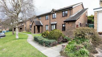 Apartamento luxo, suíte, vista para o jardim (2 bed 1 bath apartment) | Fachada