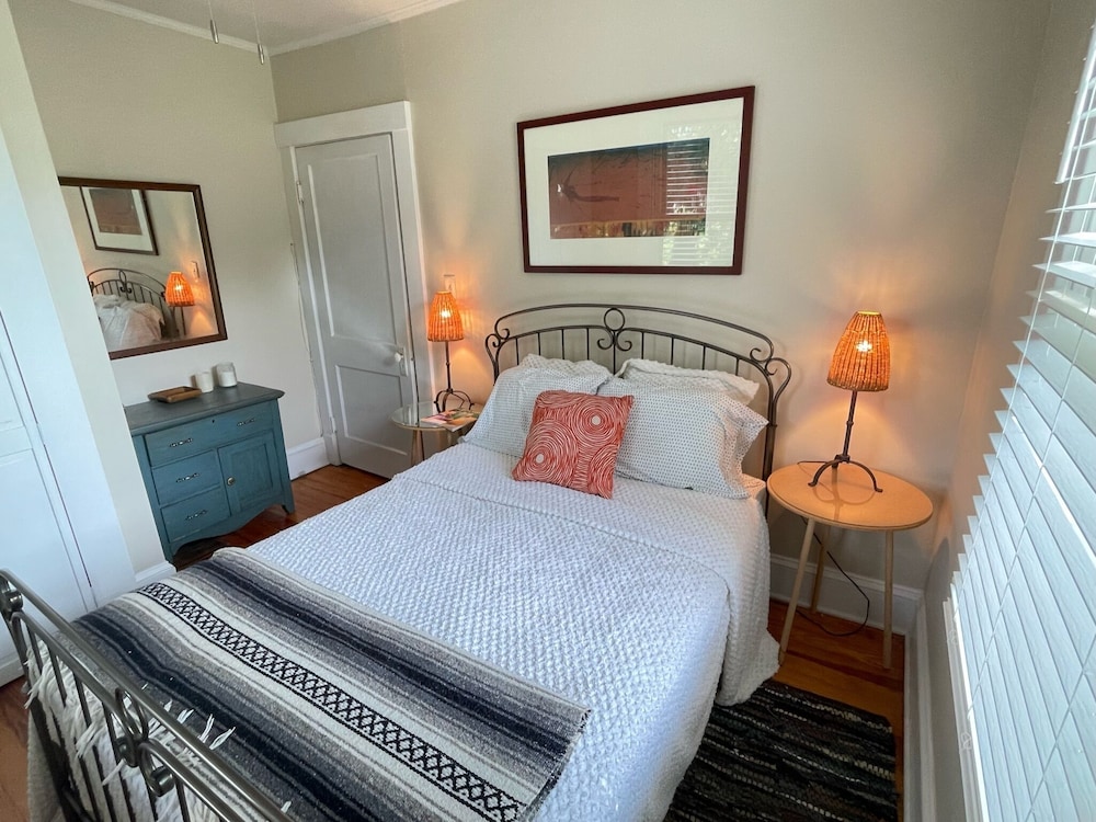 Cozy Cottage On The Hill In The Heart Of Warm Springs. - Virginia