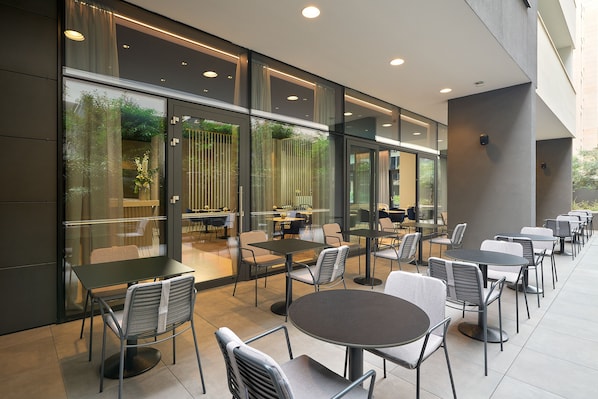 Pequenos-almoços, almoços, jantares servidos, cozinha mediterrânica