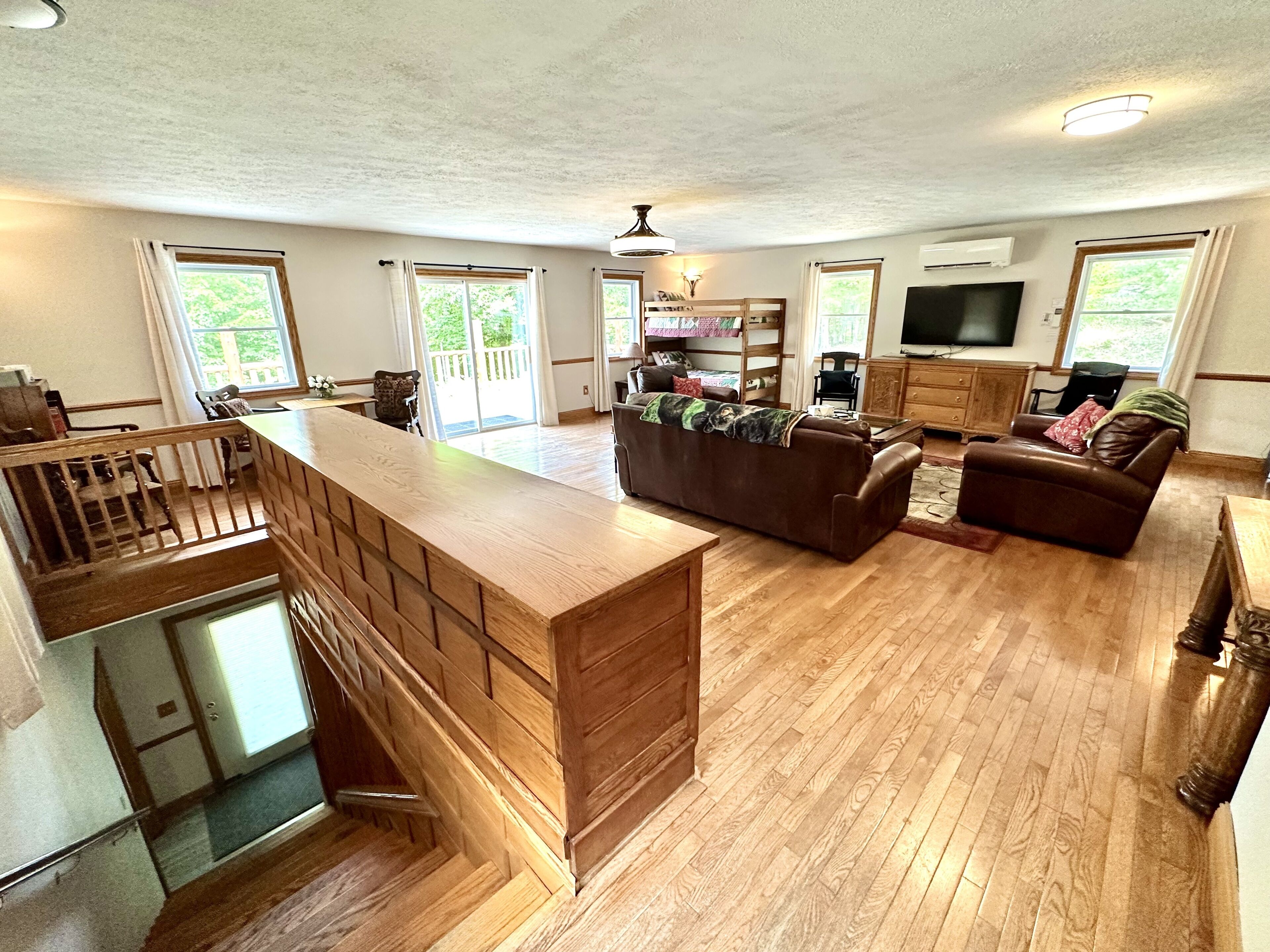 Close To Torch Lake. Event And Sports Barn. Great Golf Nearby. Sleeps 13+. Bunks - Torch Lake, MI