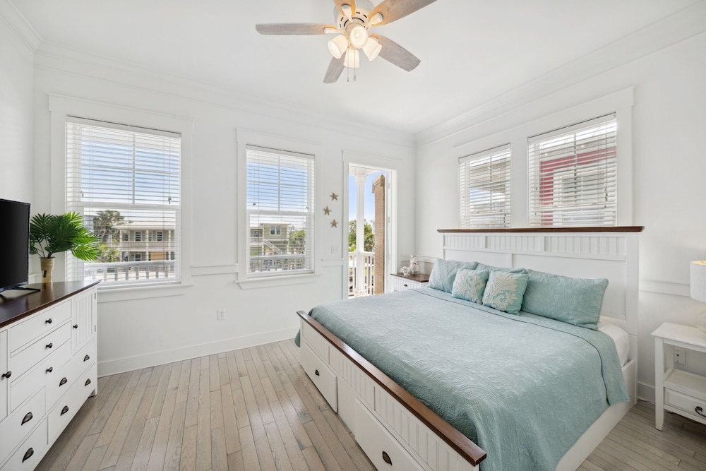 Boat Dock, Cozy Home Across From Beach! - Mexico Beach, FL