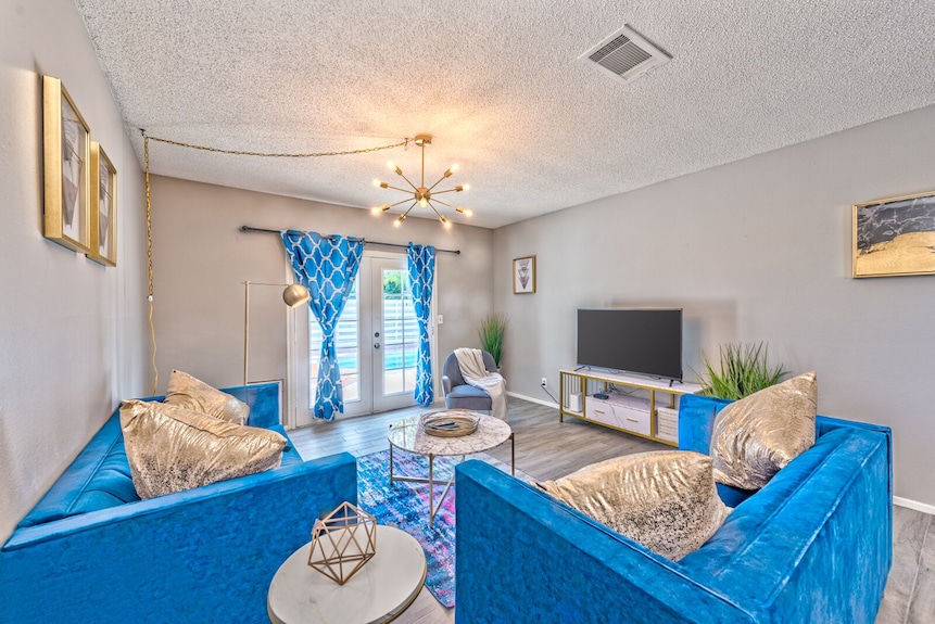 Wow! Amazing Villa 3 Min From The Strip Large Pool Fully Remodeled And Sparkling - Las Vegas, NV