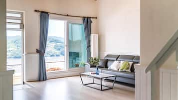 Quarto Básico, 3 quartos (Seonnyeowanamukkun(ocean view)) | 1 quarto, Wi-fi grátis