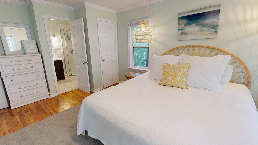 Classic Beach Cottage~surf Shack - Folly Beach Pier, SC