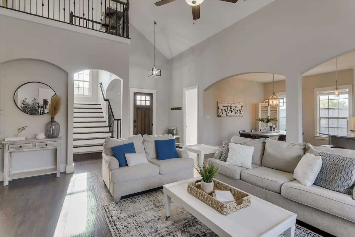 Vibrant Texas Escape | 5br, Pool & Hot Tub - Mesquite, TX