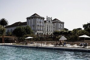 Piscina interior, piscina exterior 